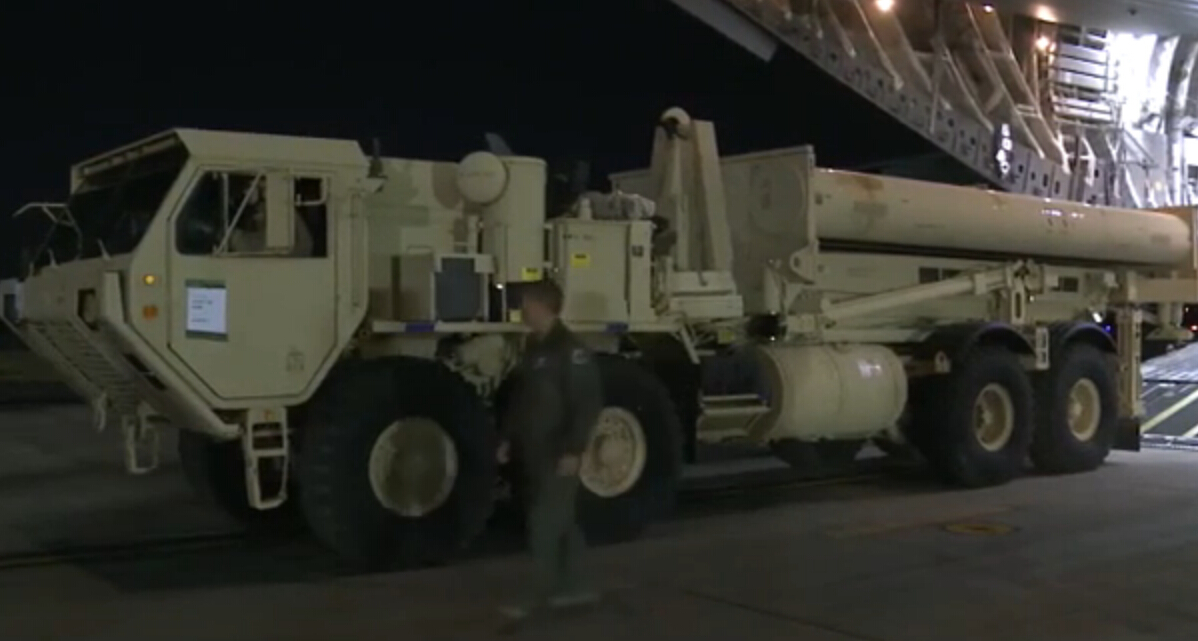 美军C-17将两部萨德发射车运抵韩国 未通知中国