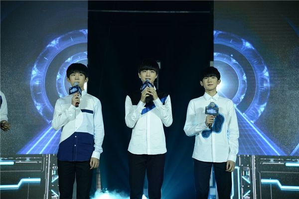 迷妹们尖叫吧！TFBOYS演超能力少年 霸屏暑假_手机凤凰网