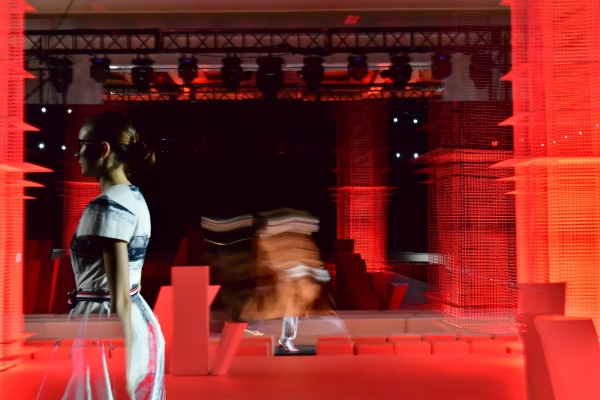 JEFEN 2019春夏系列“当法国甜碰上中国香”主题发布会_凤凰网